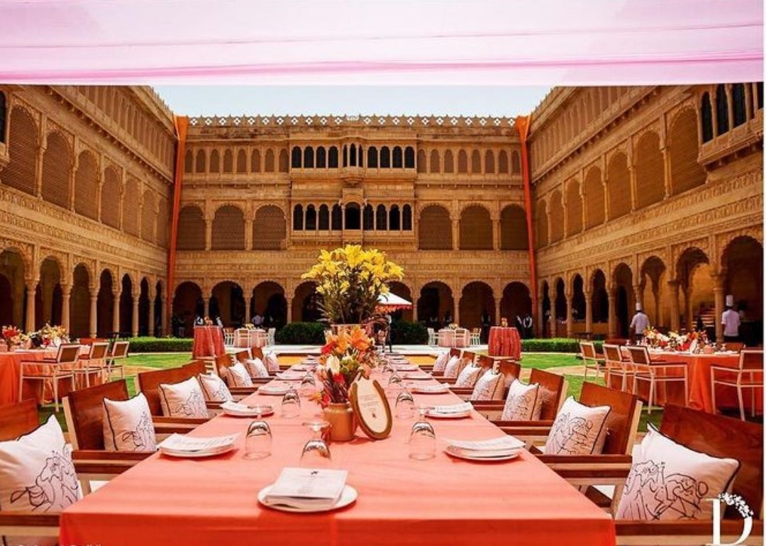 Fancy Long Table Setting Ideas For Your Wedding – ShaadiWish